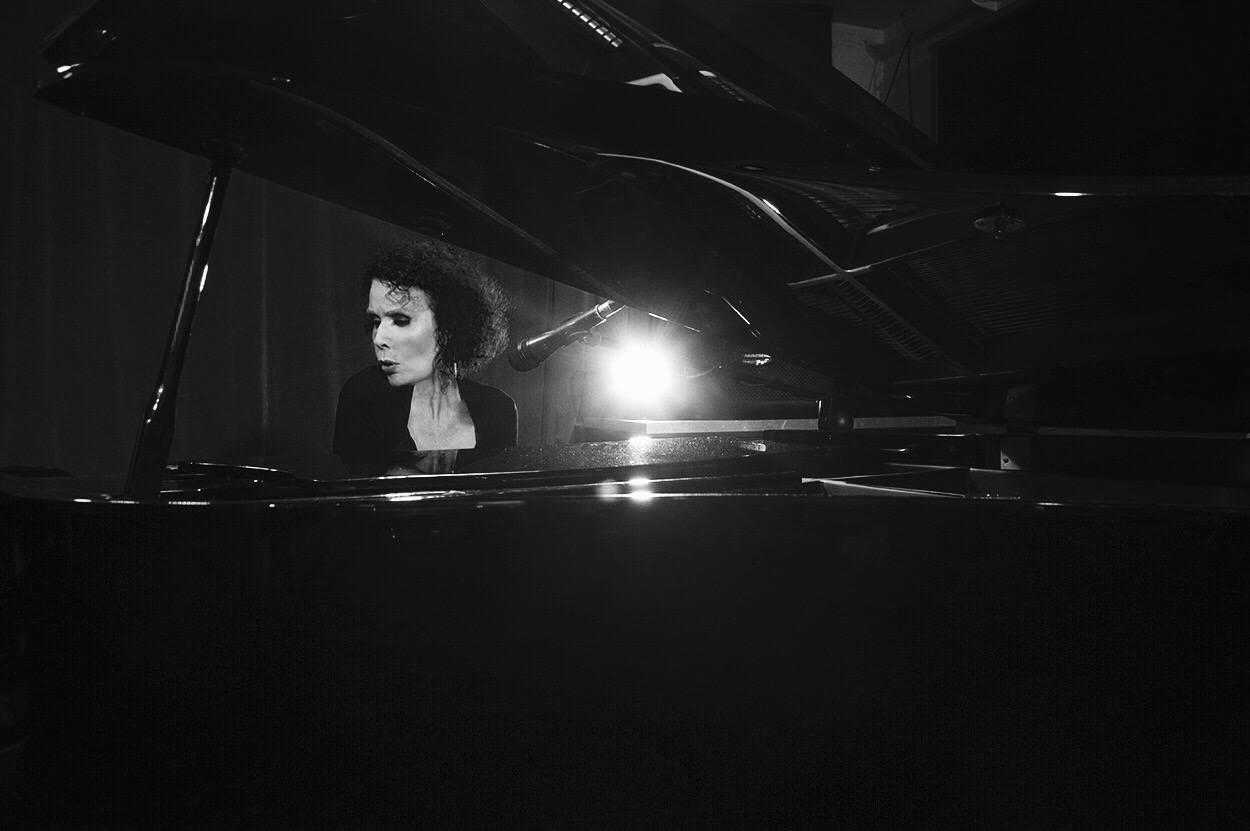 Getting to Know Jazz Artist Extraordinaire Fiona Ross - Indie Music Women