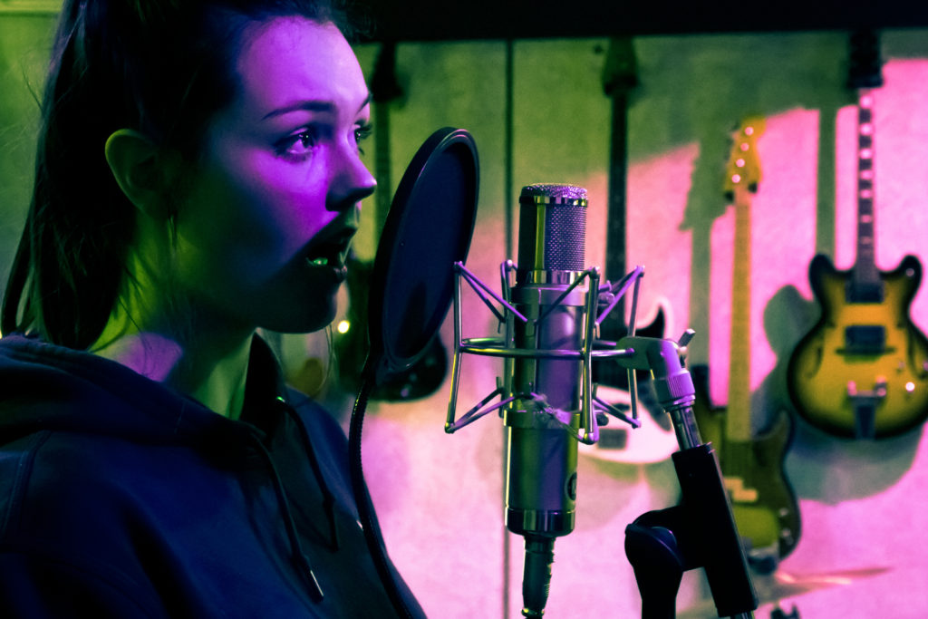 Discover Singer/Songwriter Mikalyn Hay - Indie Music Women